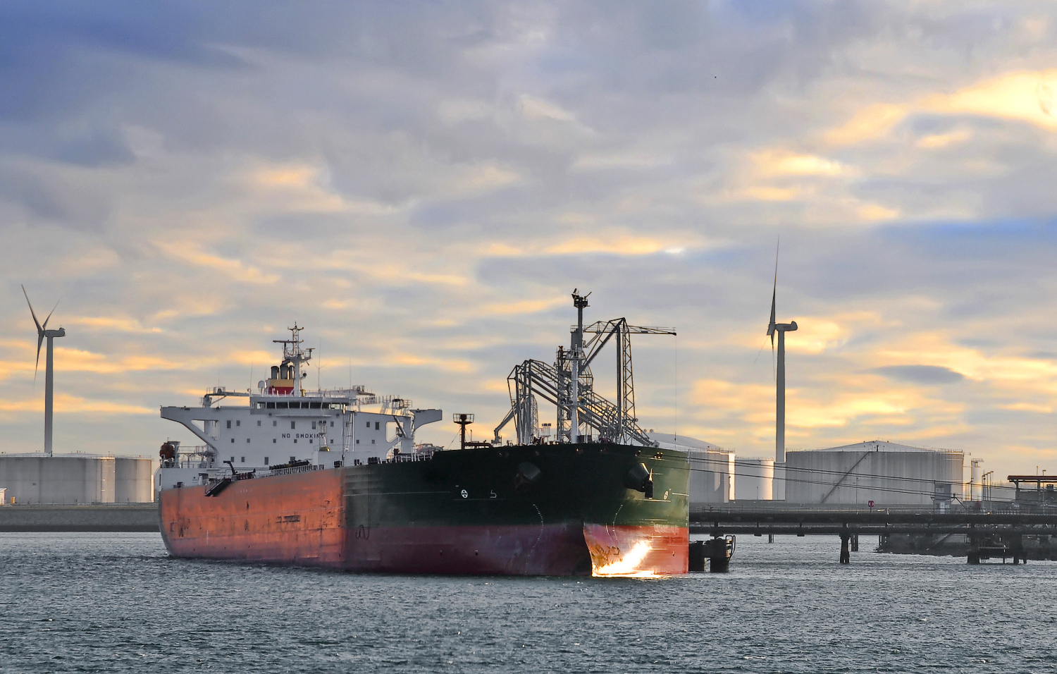 Glencore International AG v. PT Tera Logistic Indonesia and Another ...